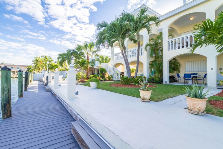 P73 - Charming 4 Bedroom Duplex With Deep Water Do - Key Colony Beach, FL