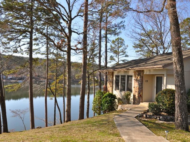 270 Degree Lake Front Townhouse, Hot Tub, Kayaks - Hot Springs Village, AR