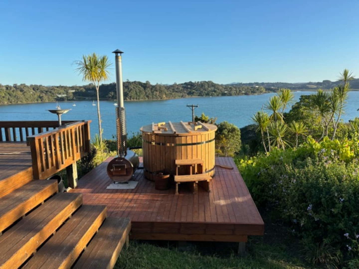 Rustic Retreat, Boat Access Only. Water Taxi Avail - Waiwera