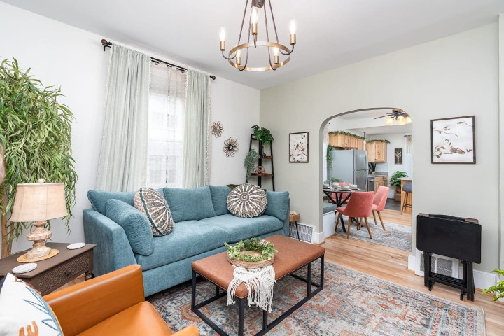 Gypsy Haven: Walk Downtown + Sunroom - Staunton, VA