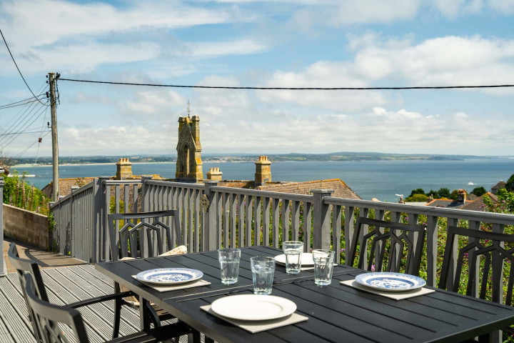 Wake Up To Spectacular Coastal Views This Season! - 뉴린