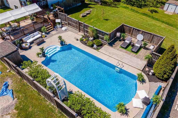 Pool House-spacious Whole House - St. Catharines