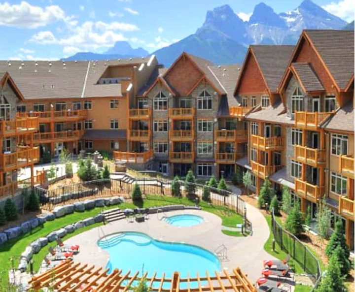 Stoneridge 2br -Sleeps 8| Hot Tub & Pool| 1100 Sqf - Canmore