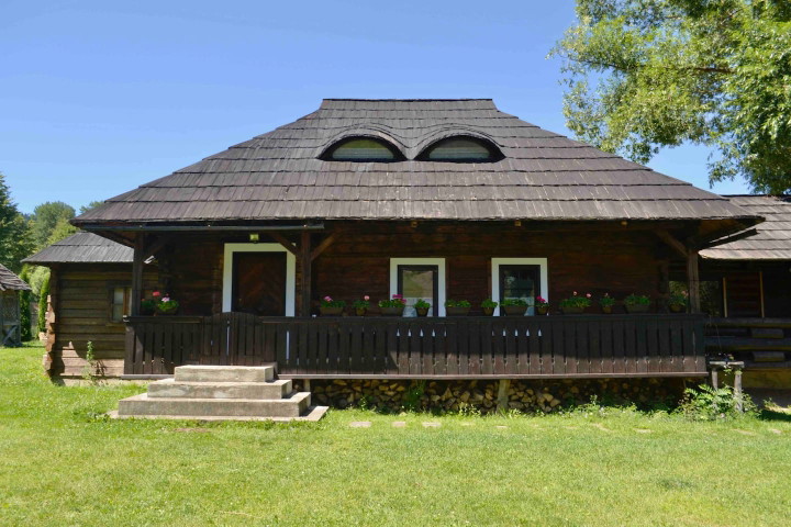Rustic Cottage Surrounded By Beaufiful Nature - Câmpulung Moldovenesc