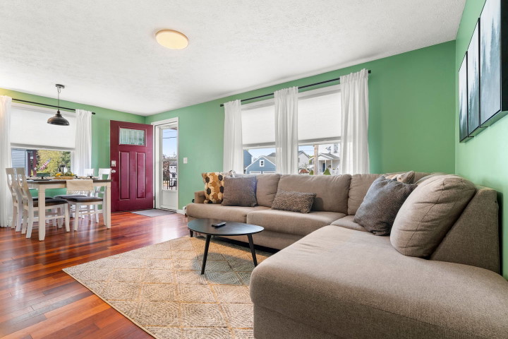 Spacious 4 Bedroom W/ 3 Floors, Sauna, Backyard - Manchester, NH