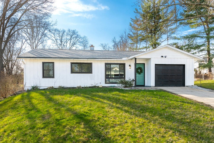 4 Mins To Memorial Stadium! 3br W/ Backyard & Bbq - Bloomington, IN