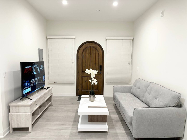 New & Private 1b1b Townhome In Quite Neighborhood - Pasadena, CA