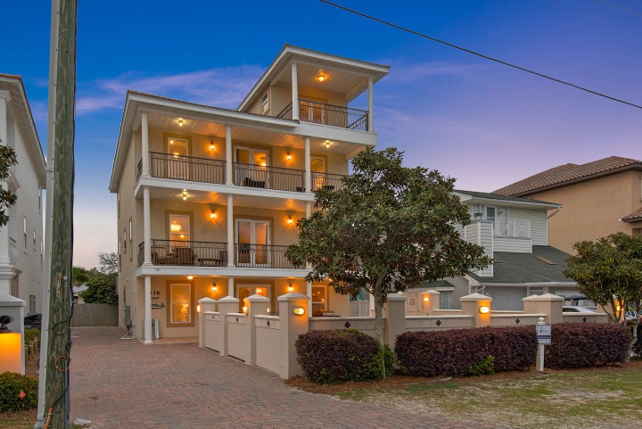 Best Kept Sea-cret | 2pm Check In! | Beach Chairs! - Destin, FL