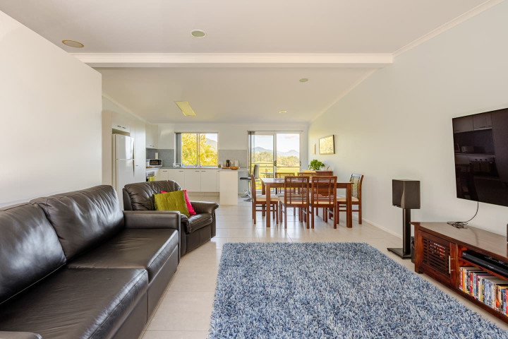 Unit With Spectacular Views Over New Rail Trail - Australia