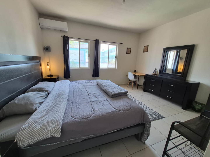 Furnished Apartment | King Bed | 2 Blocks From Plaza Céntrika - Monterrey