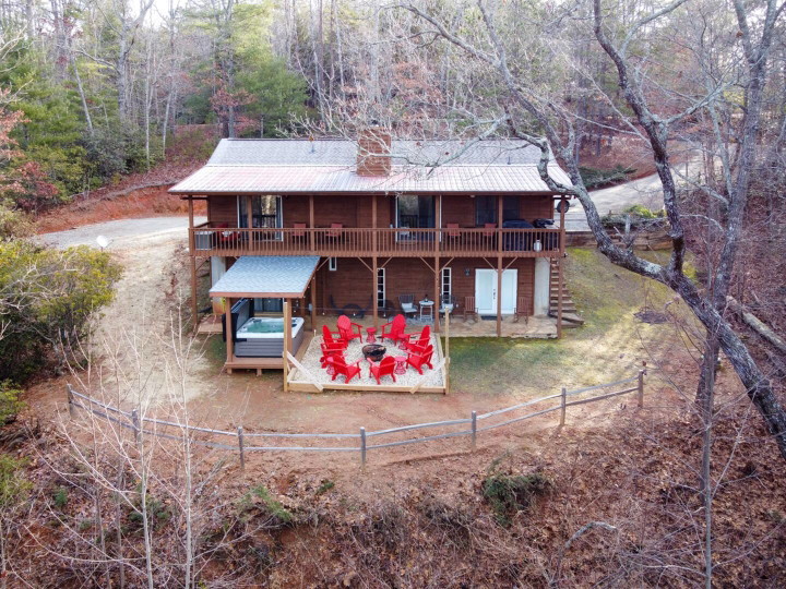 Southern Skies Chalet | Mountain Views Hot Tub - Helen, GA