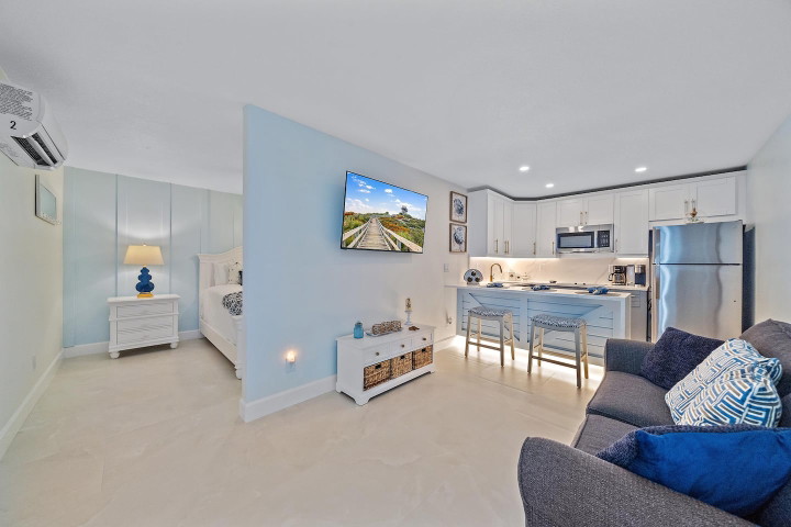 Siesta Breeze Suite Your Sarasota Getaway - Sarasota, FL