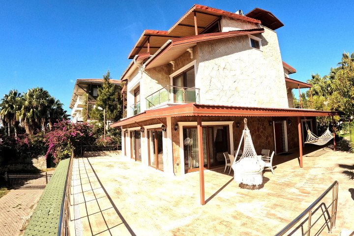 Antalya Si̇de, Villa Sur La Plage Avec Vue Magnifique - Sidé