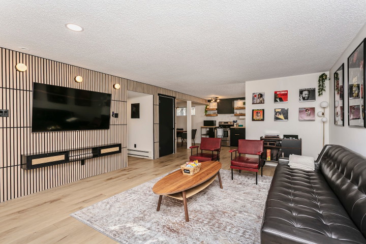Retro Gem-near Roger Place (4 Beds) - Edmonton