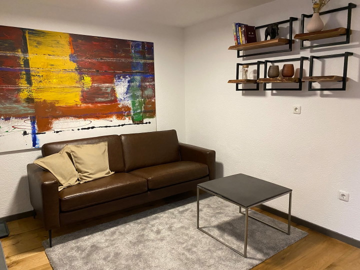 Moderne Souterrain Wohnung Mit Küche Und Bad - Groß-Umstadt