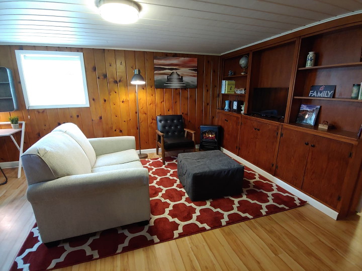 Cougar Cabin - Pullman, WA
