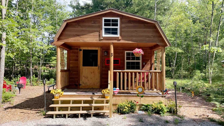 Tiny Garden Cottage Getaway In The Woods - Michigan