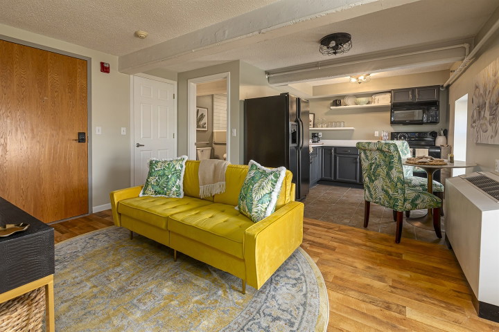 Urban-chic King Suite Near Siu Carbondale - Carbondale