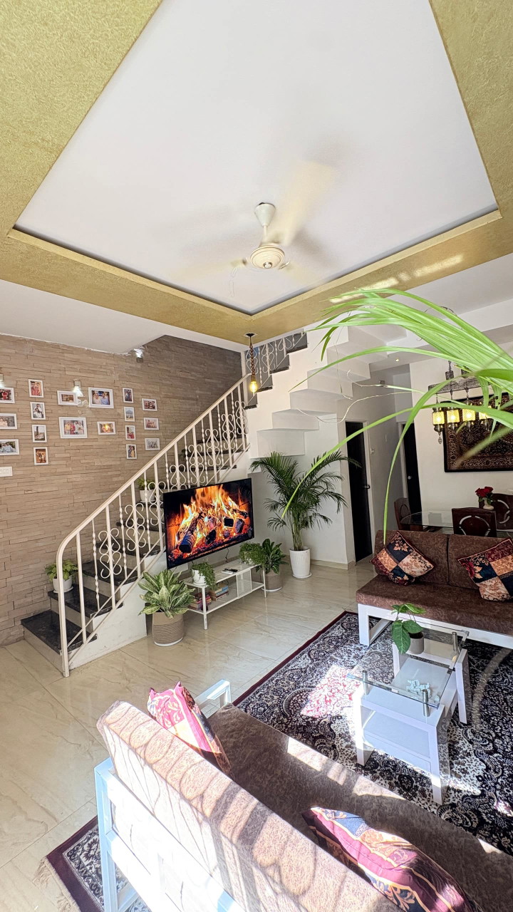 Saiwal's Duplex | Walk To Airport, Phoenix & Symb - Pune