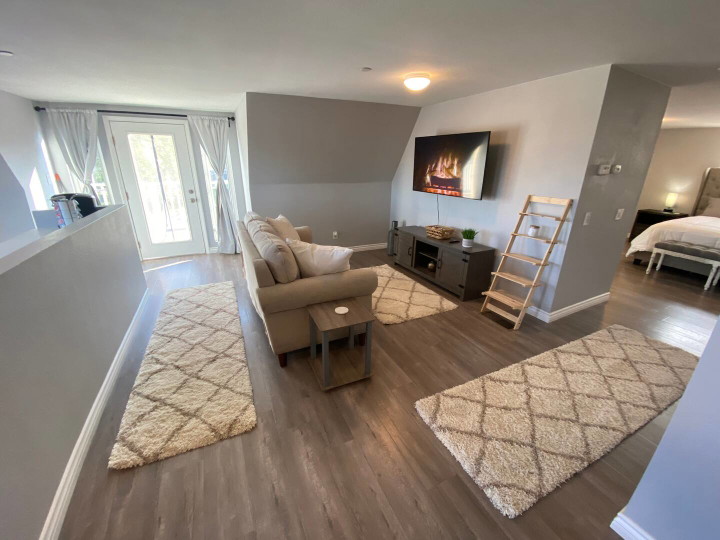 Private Detached Guest House With Balcony Views! - Camarillo, CA