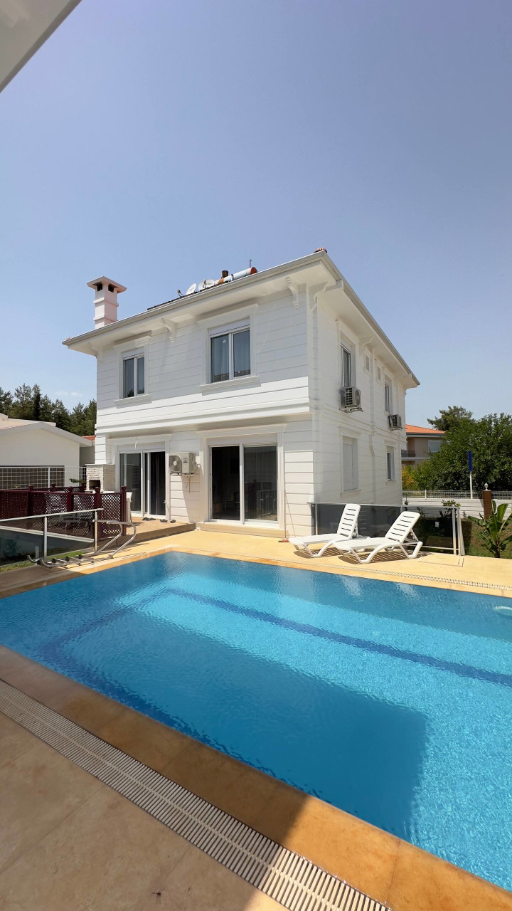 30 Kişiye Kadar Kapasiteli Merkezi Vi̇lla Sitesi - Antalya