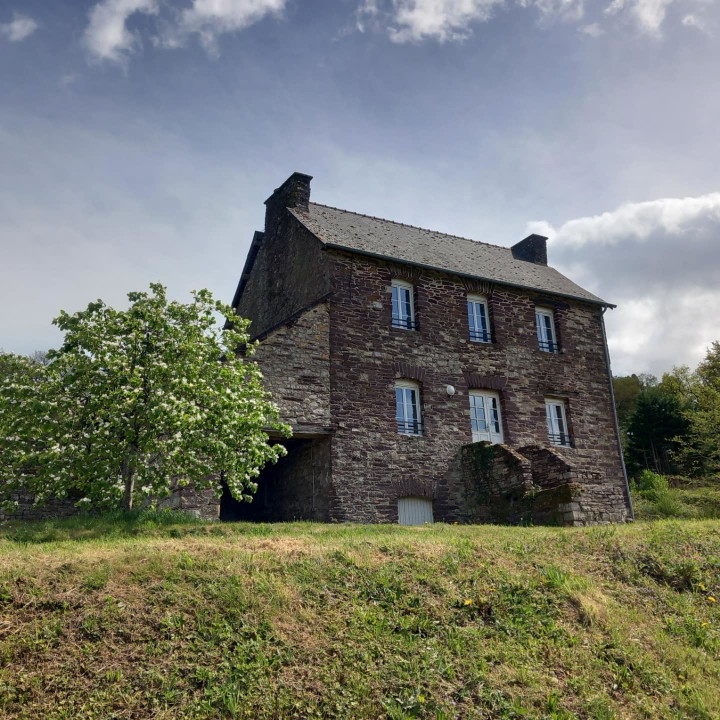 Très Belle Vue Sur Les Forges, Monument Historique - Paimpont