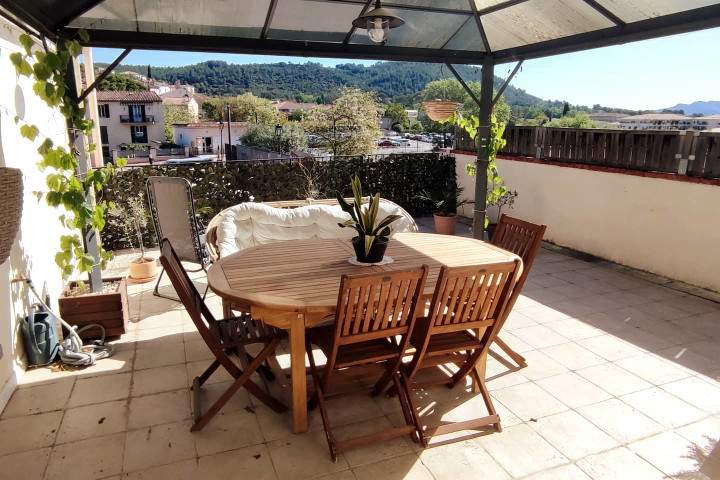 Air-conditioned Provençal Apartment With Terrace And View - La Motte