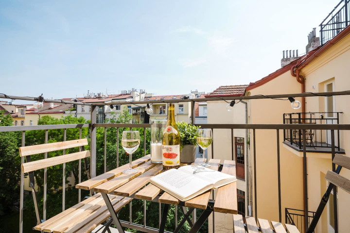 Studio W/ Balcony, Ac & Tv  Hip Neighborhood - Prague