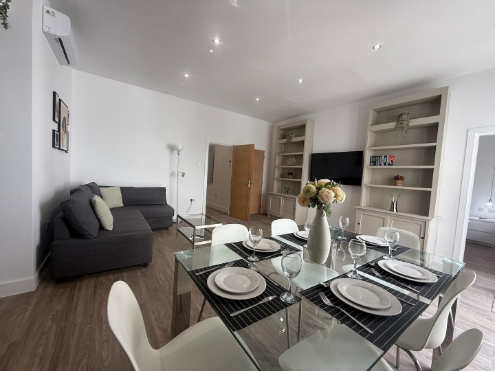 Stylish 3 Bed Spacious Flat - Brentwood