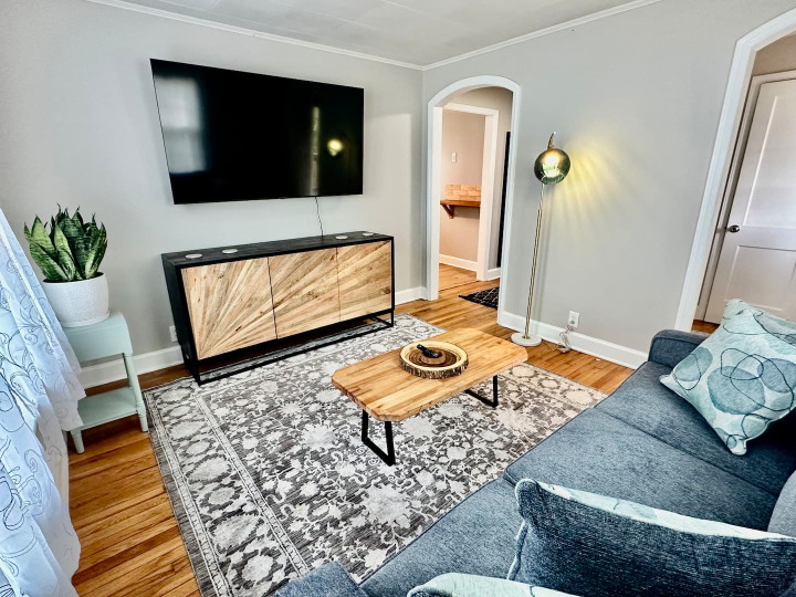 Cozy Carriage Retreat Walking To Lenovo Center - Raleigh, NC