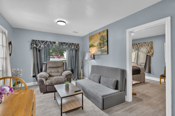 Cozy Private Home W Fire Pit Near Downtown! - Portage, MI