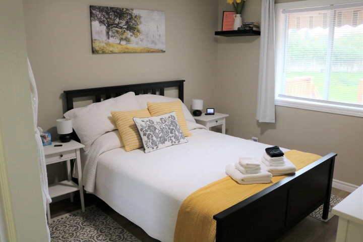 Spacious 3 Bedroom Unit - Fully Eqipped! - Kingston