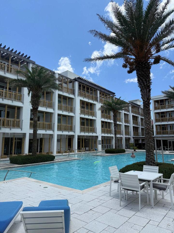 The Pointe On 30a. Included 2 Chairs With 1 Umbrella Beach Set Up + 2 Bikes - Alys Beach, FL