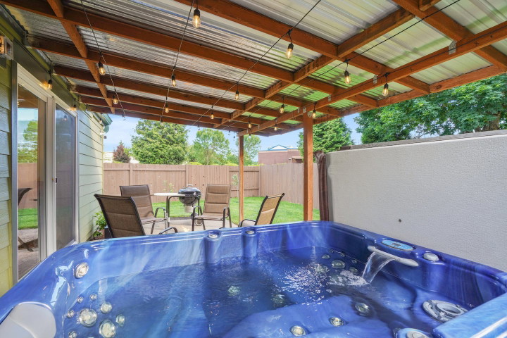 Modern 2br Gresham Retreat-private Covered Hot Tub - Gresham, OR