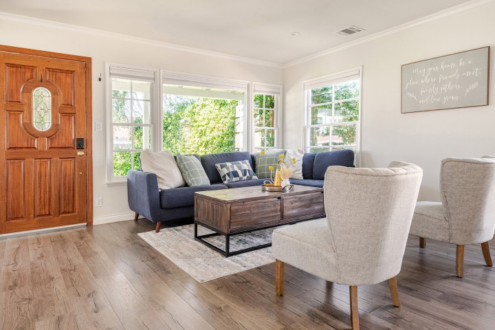 Elegant Burbank Beauty: Affordable Comfort Awaits - Beverly Hills, CA