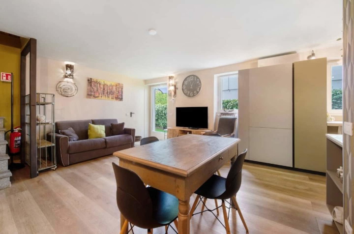 Aloha Lake Apartments - Lake Como