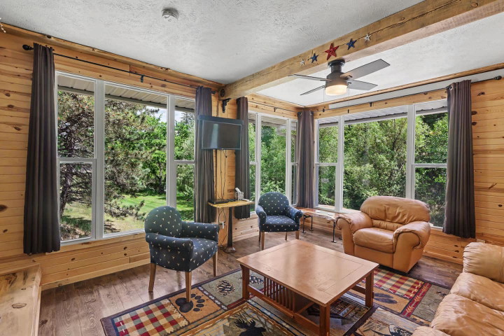 The Hill View Suite At Ten Stone Lodge - Mount Rushmore National Memorial