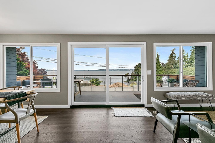 Modern Home W/ Water Views, Hot Tub & Pet-friendly - Des Moines, WA