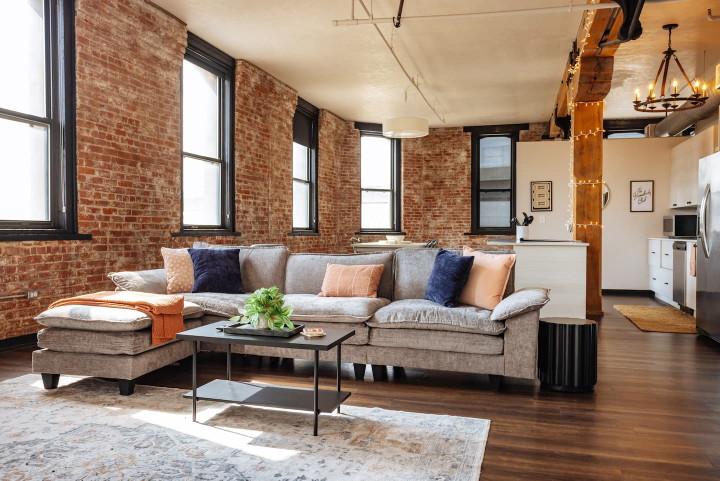 Urban 2br Loft | Skyline Sunsets + Streetcar - Kansas City, KS