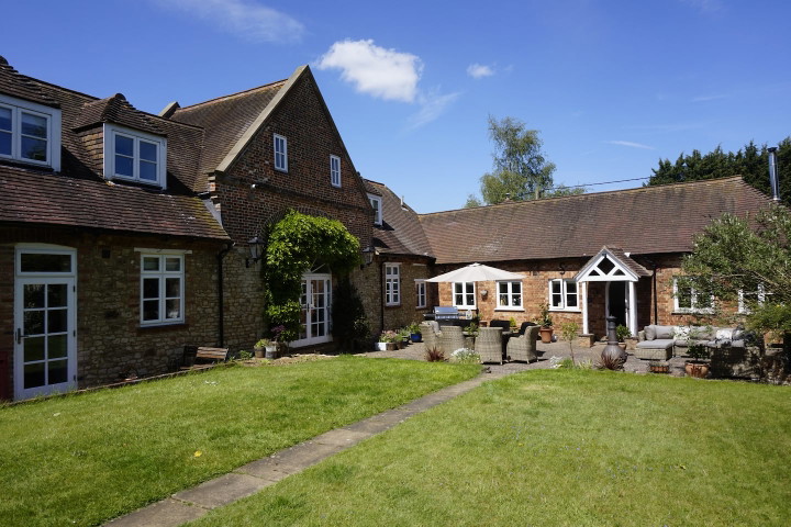 Perfect For Silverstone, Bicester Village, Oxford. - Bicester