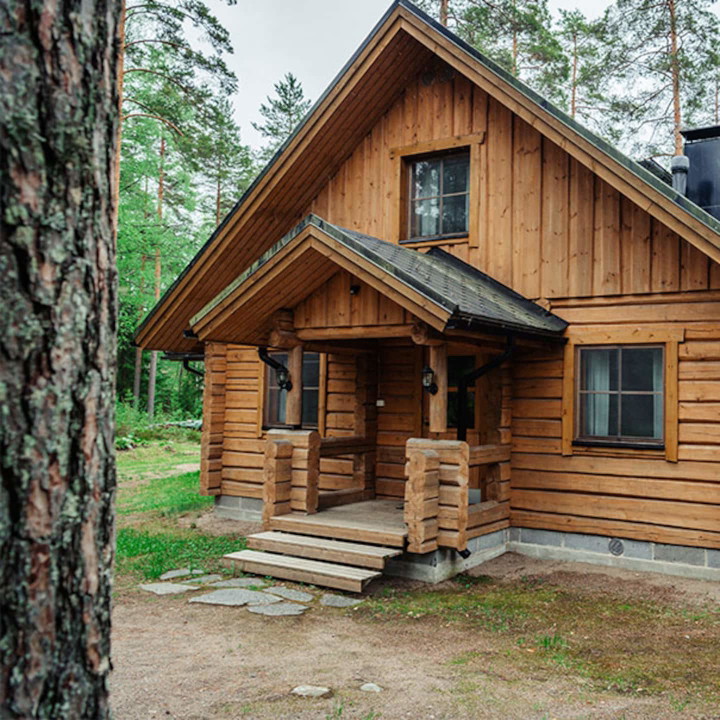 Traditional Log Cabin For A Larger Group - Ristiina