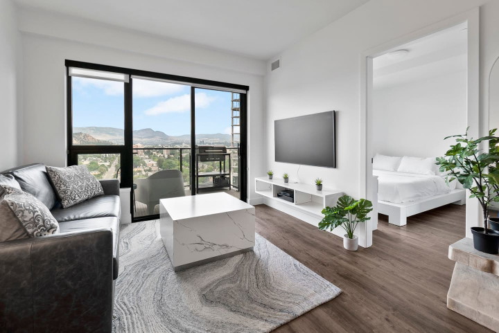 21st Floor Luxury Condo | Walk To Beach & Downtown - Kelowna