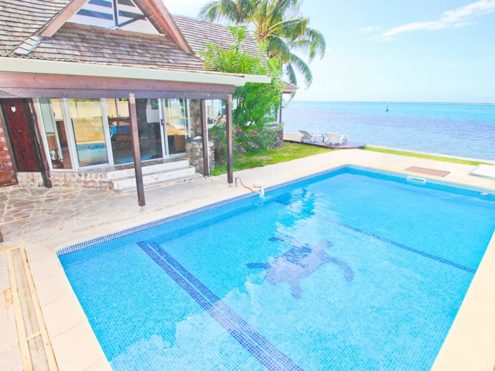 Lagoon-front House With Pool - French Polynesia