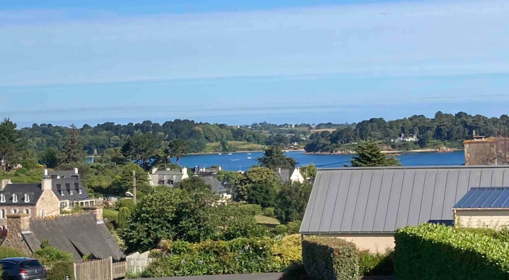 The P'tit Louis Workshop Above The Port Of Loguivy - Paimpol