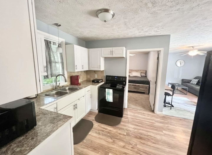 New! Immaculate Lakeside Home In Kent - Ravenna, OH