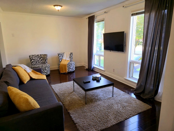 Chic 2-bedroom Bungalow - Toronto
