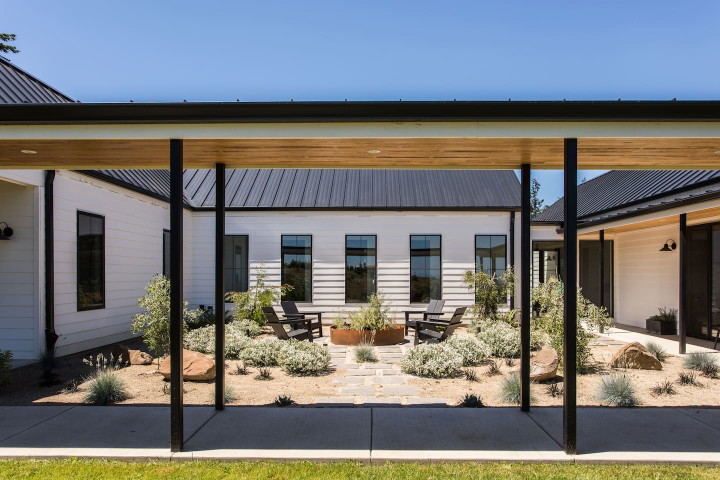 Scandinavian Modern Farm House In Wine Country - Oregon City, OR