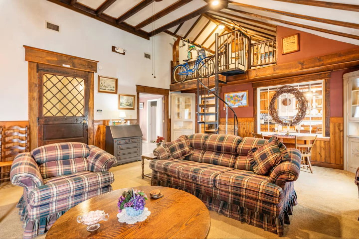 1890 Restored Barn - Cozy | Warm | Relaxing - Allentown, PA