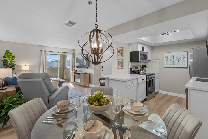 Modern Vegas Condo Near Strip- Pools & Gym & Gated - Nevada