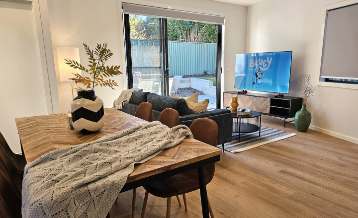 Modern Large Townhouse 3bedrm/2 Bath +Wifi+garage - Canberra